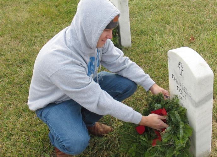 Wreaths decorate Radcliff cemetery to honor veterans | Local News ...