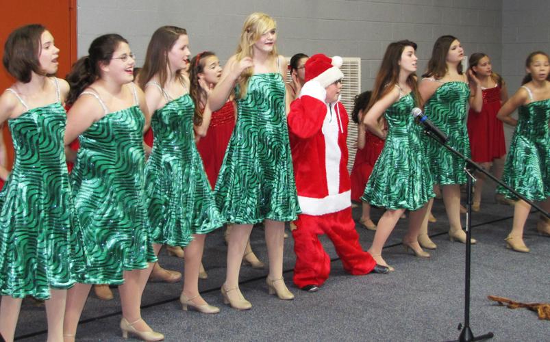 Chamber gets festive | Local News | thenewsenterprise.com