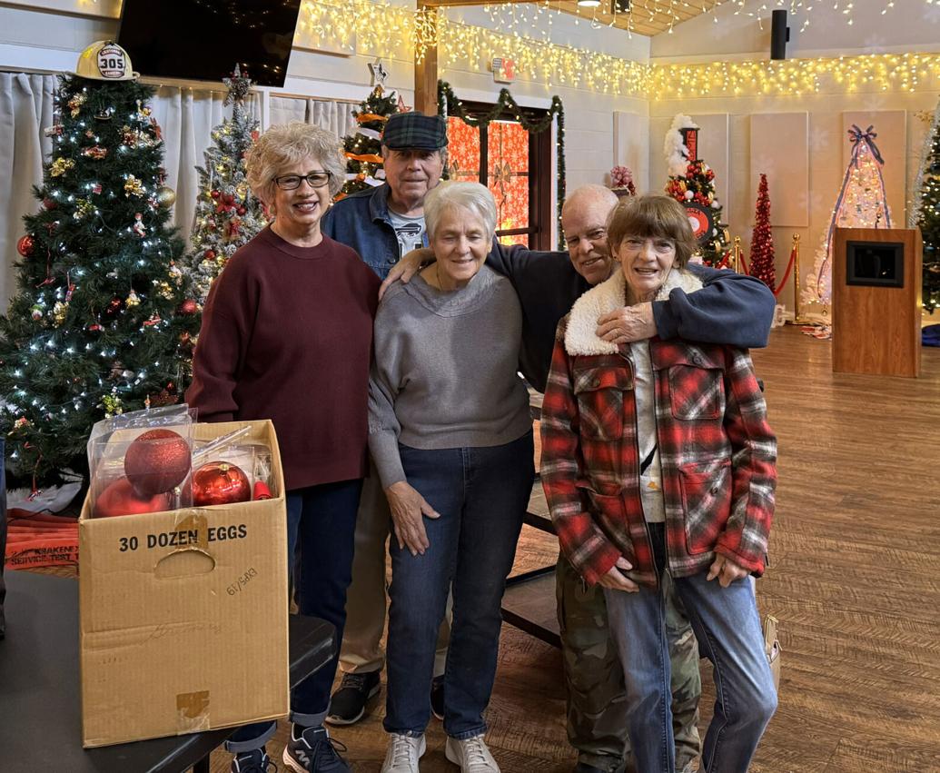 Potted Few Garden Club members take down the greens | Neighbors ...
