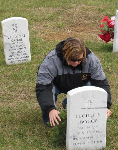 Wreaths decorate Radcliff cemetery to honor veterans | Local News ...