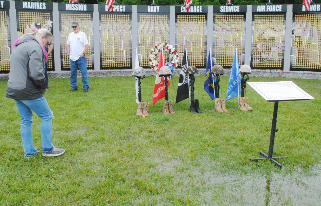 Sloppy conditions do not keep patriots away from tribute wall | Local ...