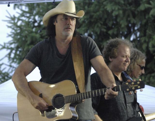 Party crowd goes ‘Loco’ for David Lee Murphy | Local News ...