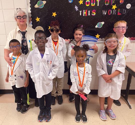 Elementary students experiment during Mad Scientist Day | Education ...