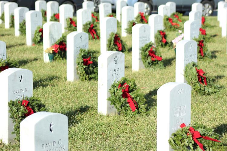 Wreath laying provides a lesson at veteran cemetery | Local News ...
