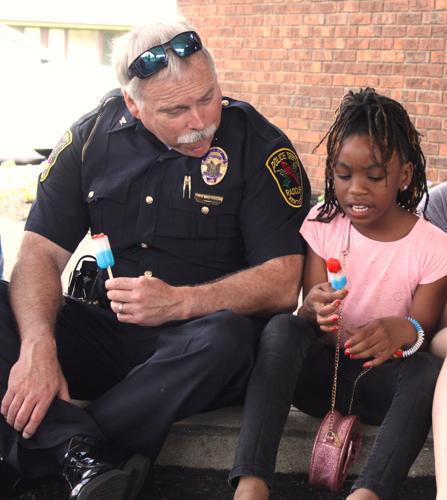 Radcliff police help youngsters beat the heat with Popsicles | Local ...