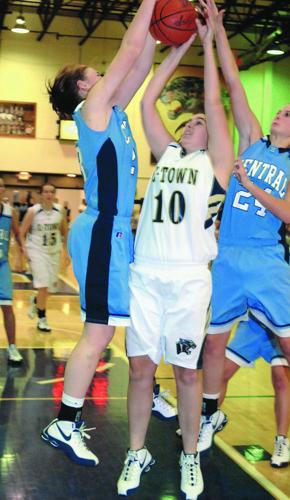 GIRLS' PREP BASKETBALL: Lucas' late free throws help Elizabethtown fend off pesky Central Hardin ...