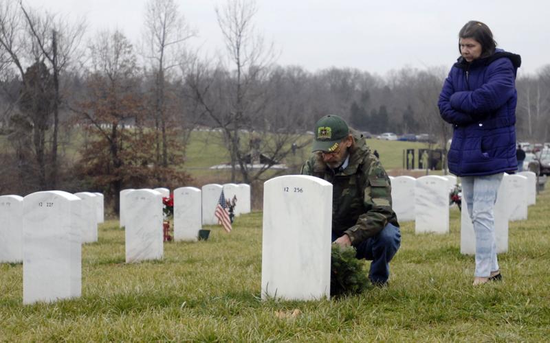 Wreaths of remembrance: Families, volunteers honor veterans at Radcliff ...