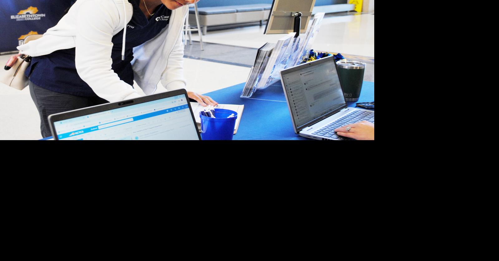 New students register for classes during ECTC Open House | Local News | thenewsenterprise.com