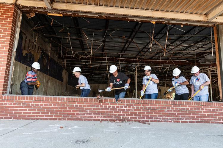 Radcliff community says goodbye to Redmar Plaza | Local News ...