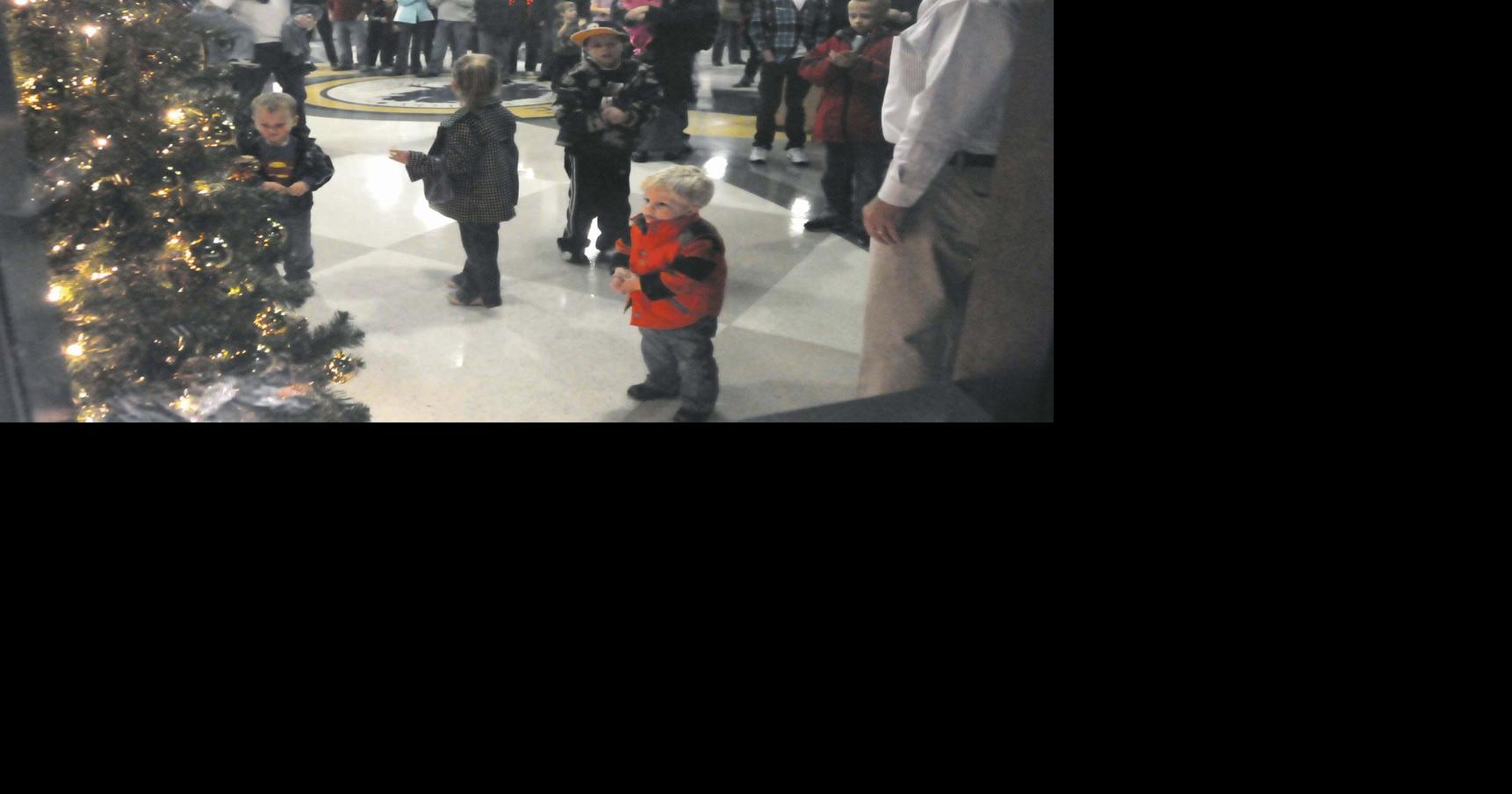 Photo: Family fun with EPD | Local News | thenewsenterprise.com