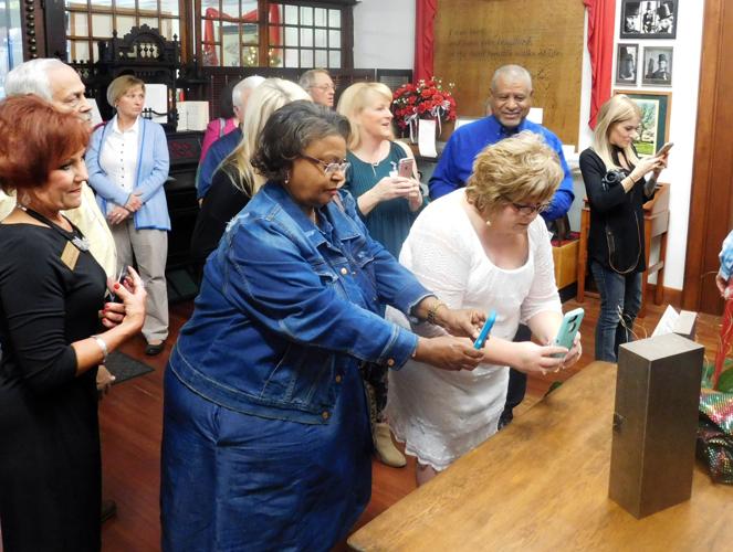 Boundary Oak unveils Lincoln box set | Business | thenewsenterprise.com