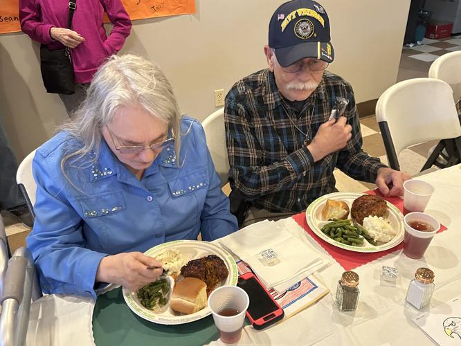 Vietnam veterans gather for dinner celebrating service | Local News ...