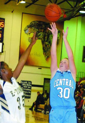 GIRLS' PREP BASKETBALL: Lucas' late free throws help Elizabethtown fend off pesky Central Hardin ...