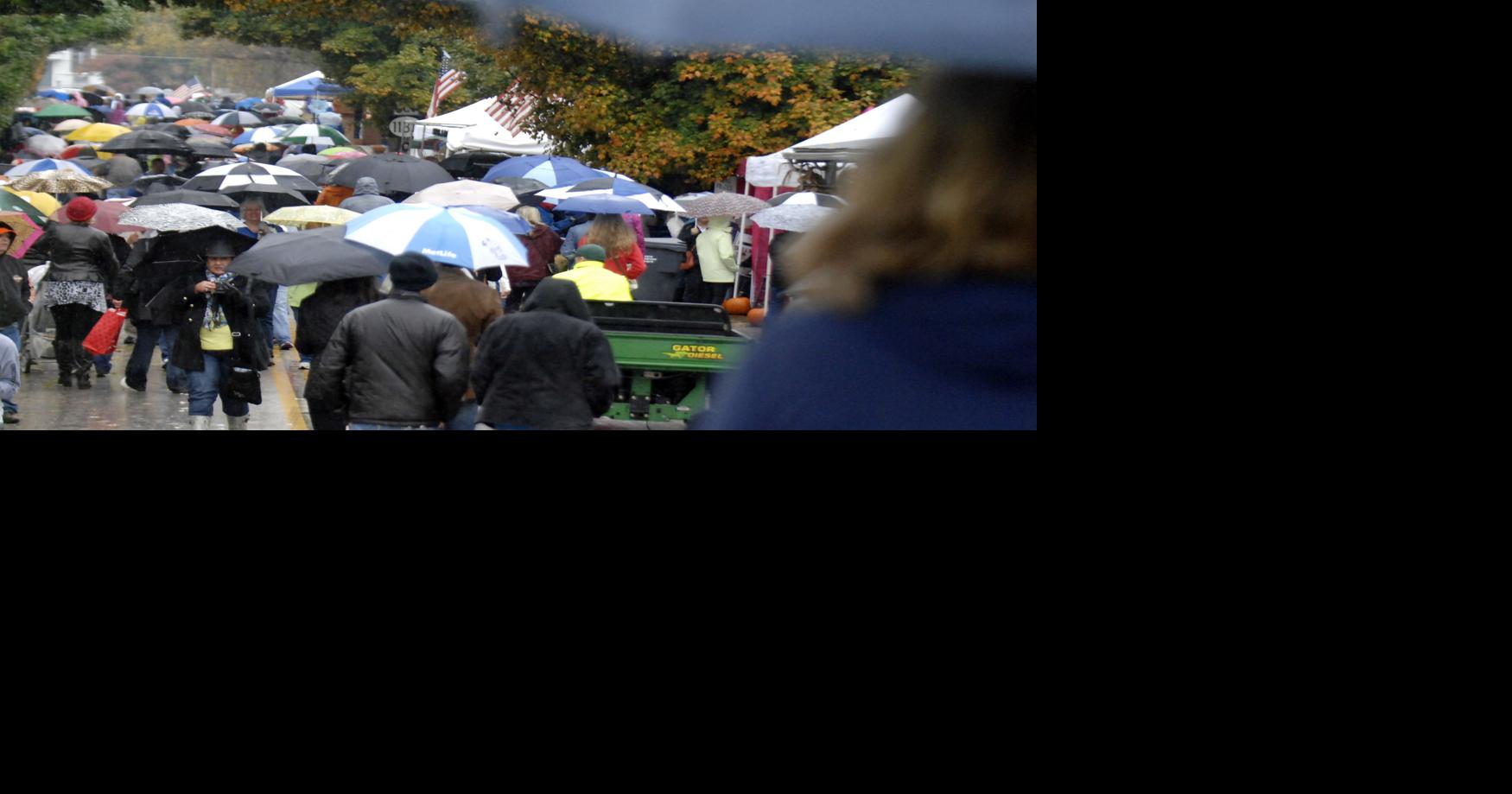 Rain falls but crowd stays at Crossing Festival | Local News ...