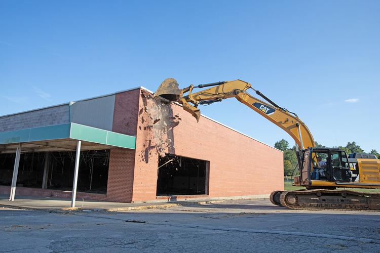 Radcliff community says goodbye to Redmar Plaza | Local News ...