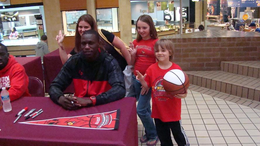 COLLEGE HOOPS: Louisville's Dieng provides more mall madness (04/25 ...