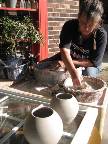 Elizabethtown artist throws efforts into creating pottery | Pulse ...