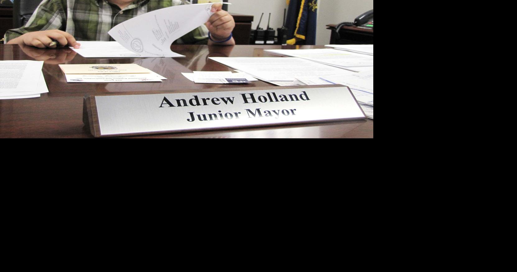 Middle school student serves as Radcliff's King for a day | Local News ...