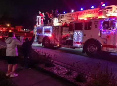 Santa takes tour of Radcliff | Local News | thenewsenterprise.com