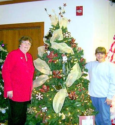 Potted Few Garden Club decorate Colvin Community Center | Neighbors ...