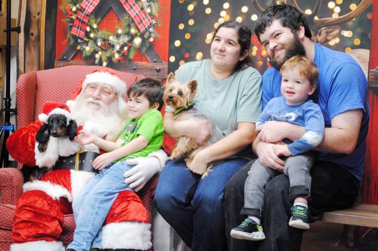 Santa makes time for family pets at fundraising event | Local News ...