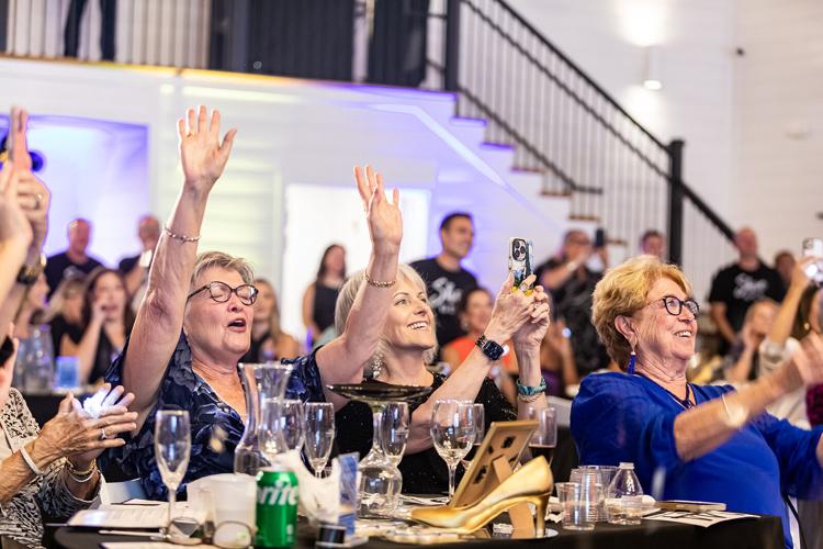 'Enthusiastic crowd' raises thousands for Family Scholar House | Local ...
