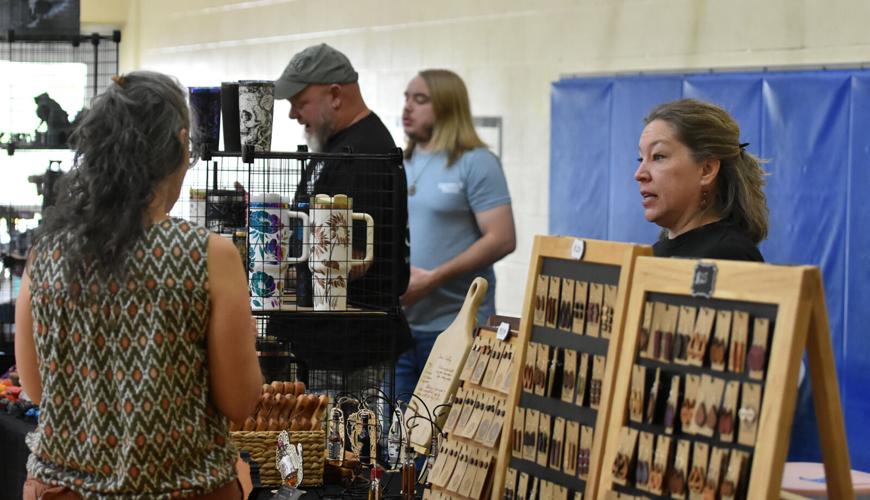 Radcliff Woman's Club shares holiday cheer at annual event | Local News ...