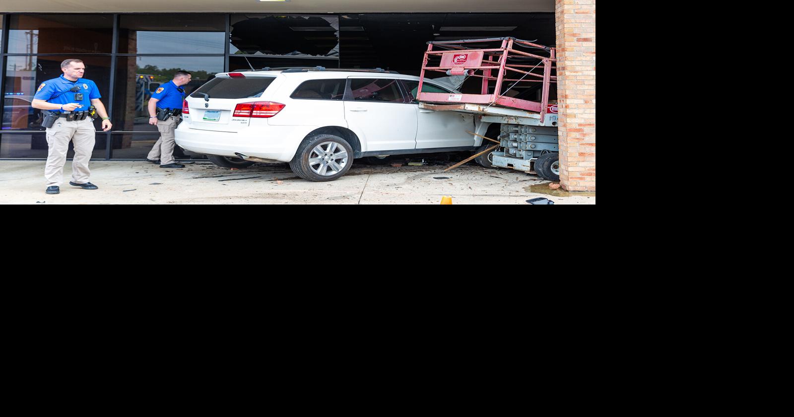 Plaza damaged in crash | Local News | thenewsenterprise.com