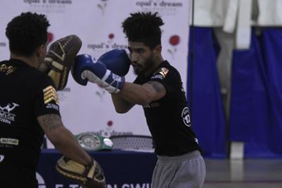 Boxing champ Carlos Dixon works out in E’town | Sports ...