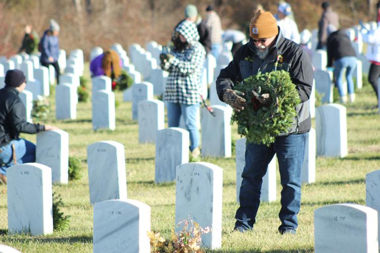 Wreath laying provides a lesson at veteran cemetery | Local News ...