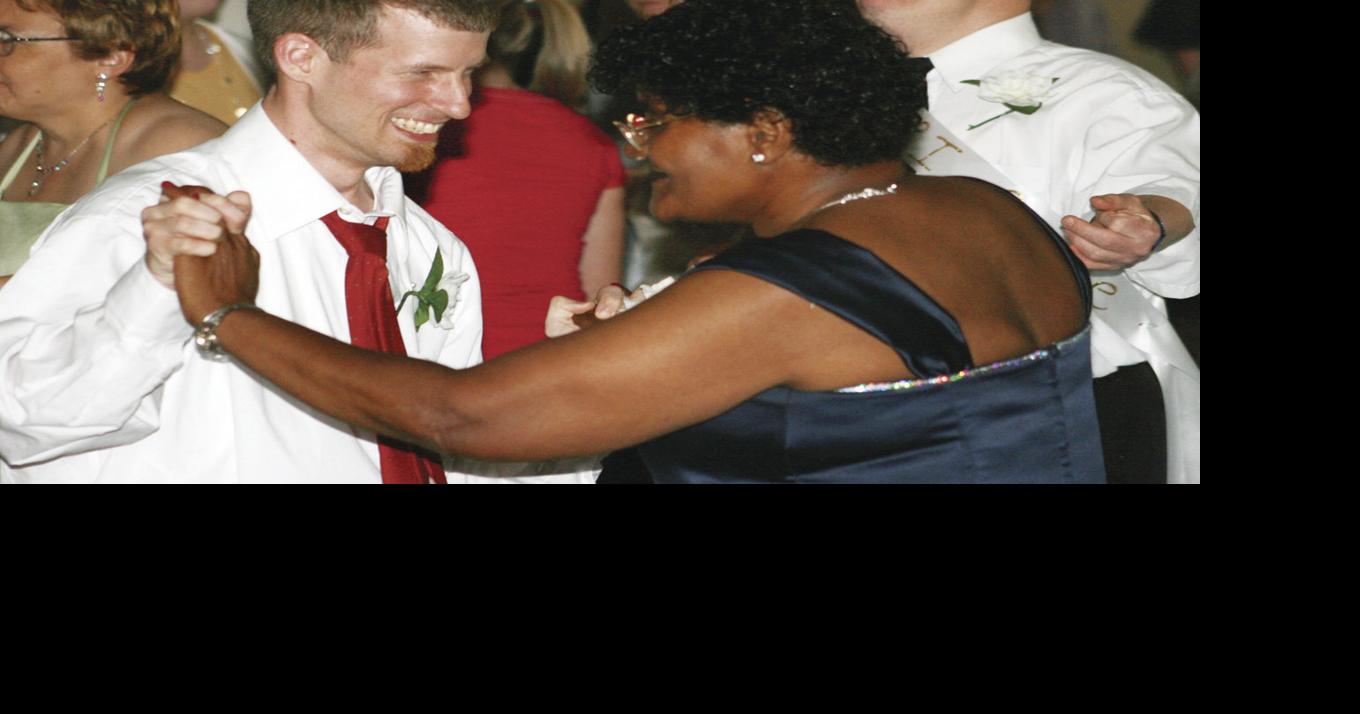 Spring Fling prom creates magic moments | News | thenewsenterprise.com