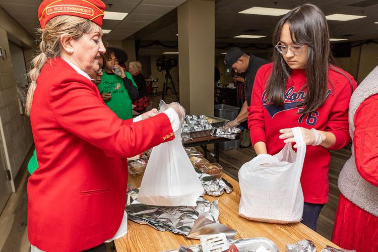 Community dinner gives big family feel for holiday meal | Local News ...
