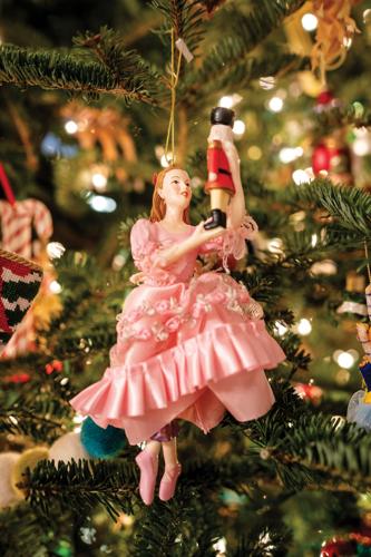 Jennifer and John Rareshide: Setting the Stage for Christmas ...