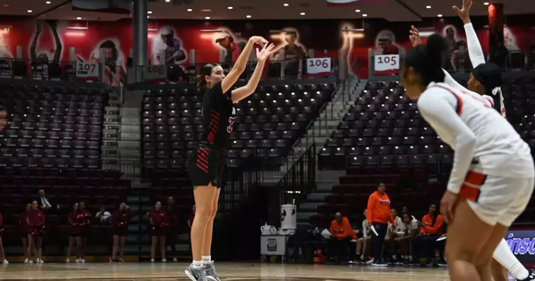 WBB: New-look Hawks open season with pair of wins | Sports | thepenn.org