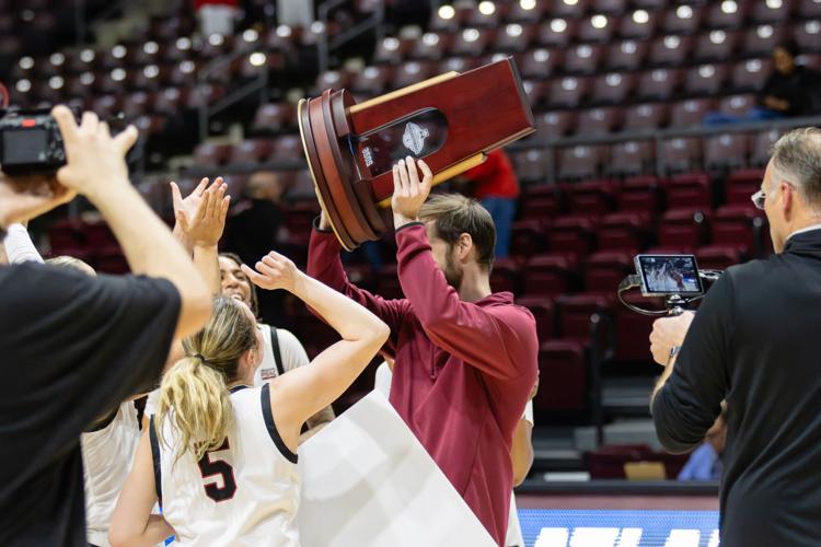 WBB: Hawks survive and advance to Elite Eight | Sports | thepenn.org