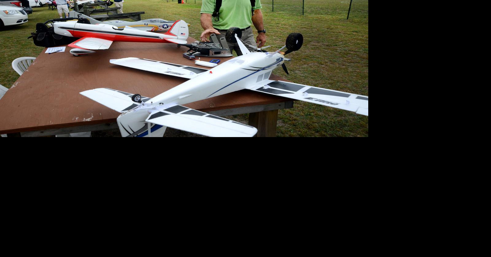 Hobby Pilots Take Flight in West End | Features | thepilot.com