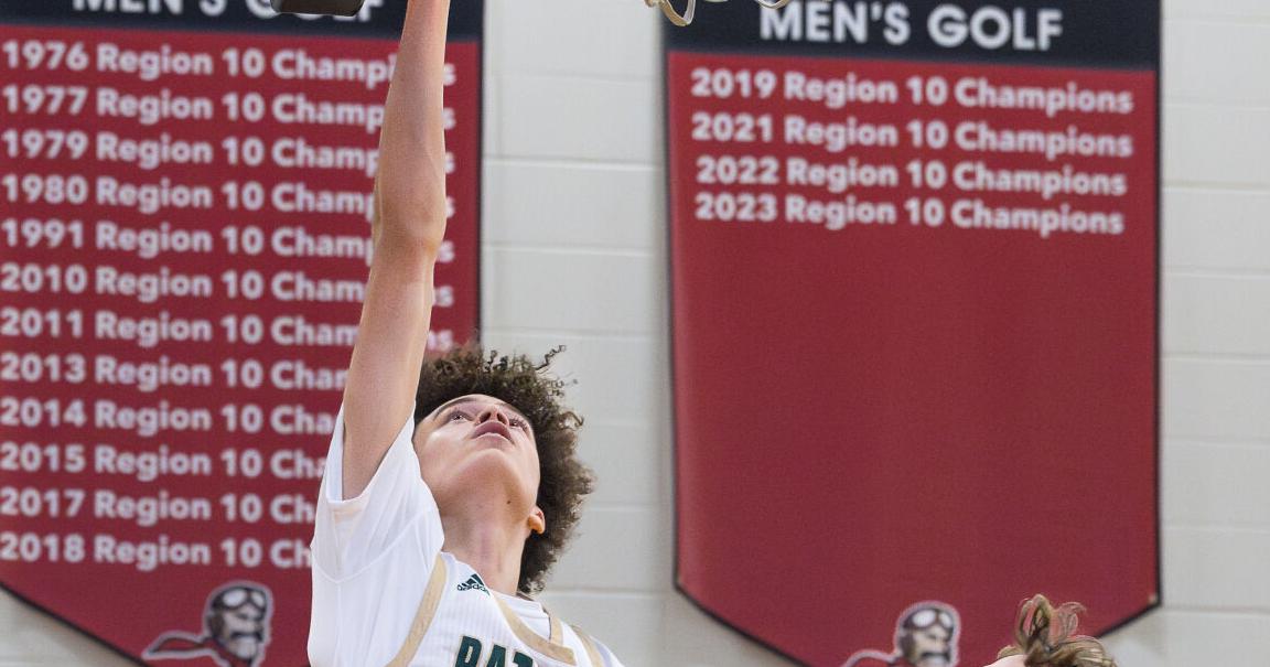 Roundup: Raiders Trap Pinecrest for Comeback Win | Sports | thepilot.com