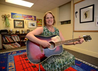 Gessner Performs From New CD at Bookshop | Features | thepilot.com