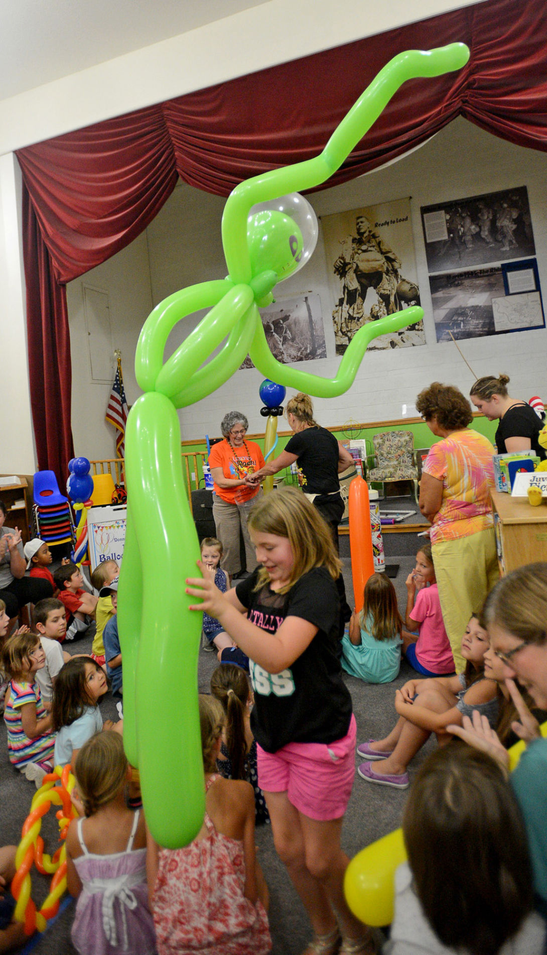 Balloon Lady Performs at Vass Library | Gallery | thepilot.com