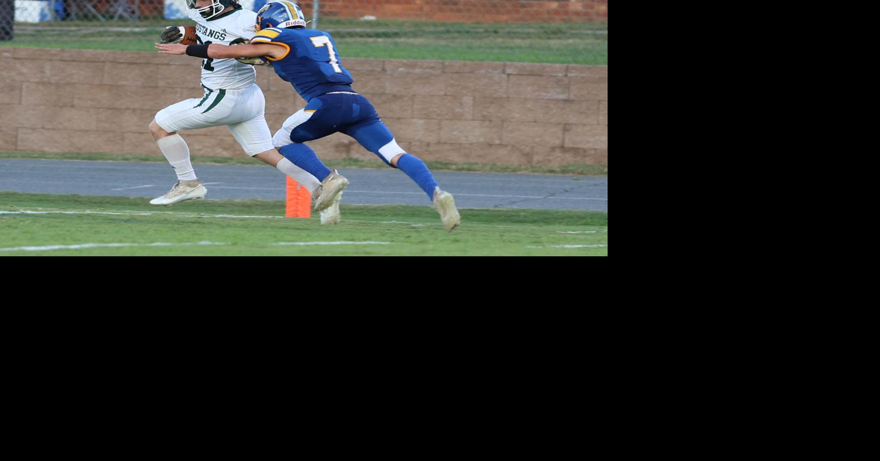 Cougars Pounce on Mustangs in Second Half | Sports | thepilot.com