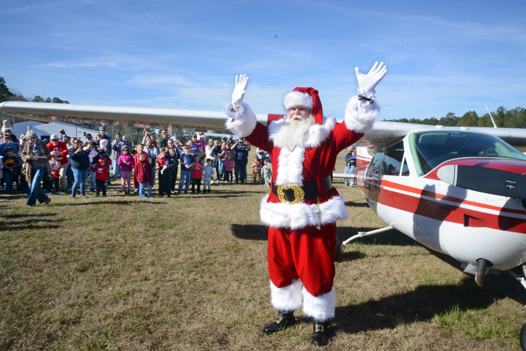 Santa and his Elves land at the Pik n Pig | Gallery | thepilot.com
