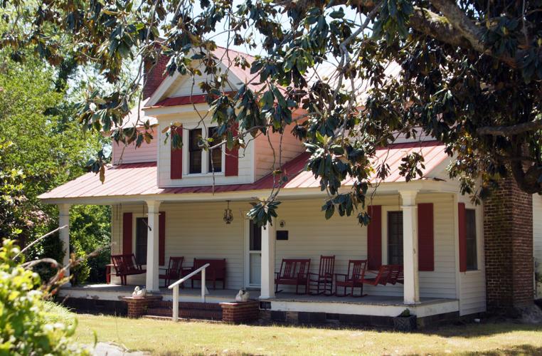 History Club Gets Tour of Blue Homestead | Features | thepilot.com
