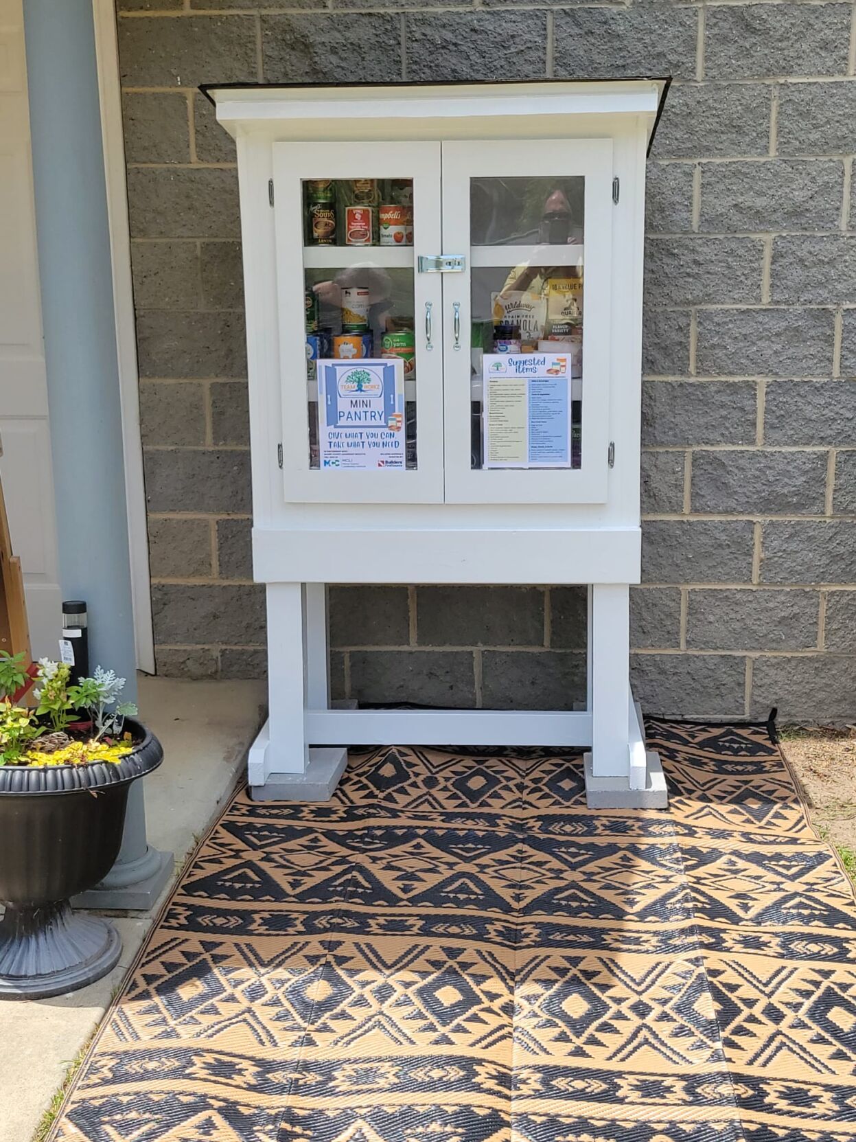 Leadership Group Creates Mini Pantry | News | thepilot.com