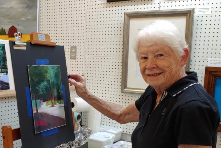 Gallery Artists Demonstrate Work | Features | thepilot.com