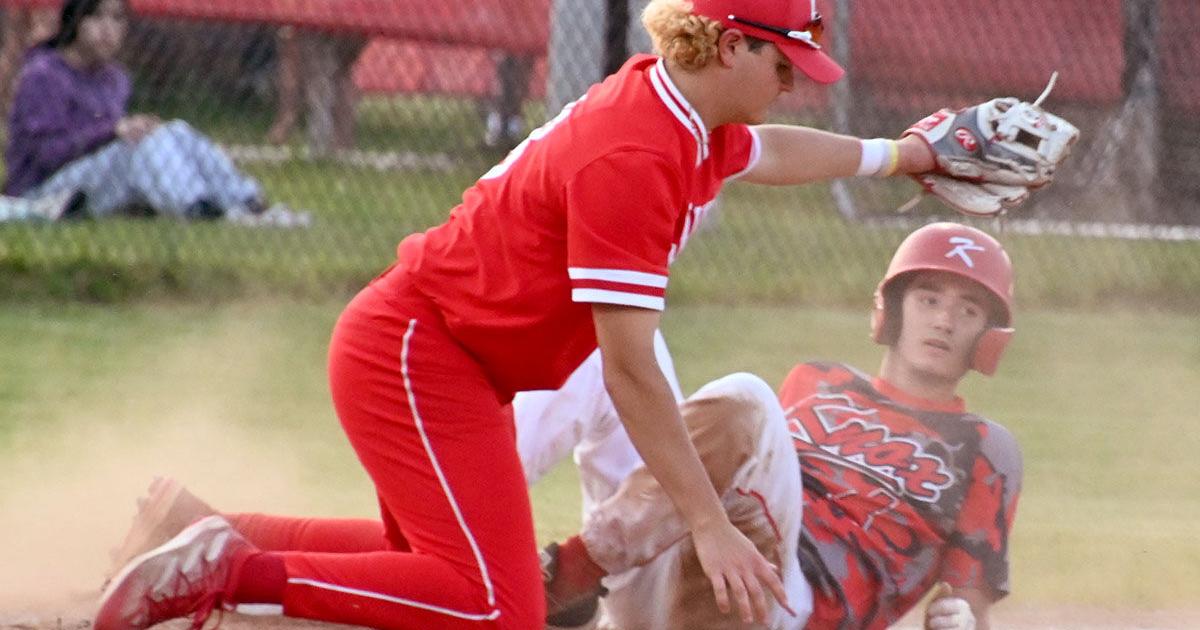 Late surge pushes Pilgrims past Knox in season finale | Sports ...