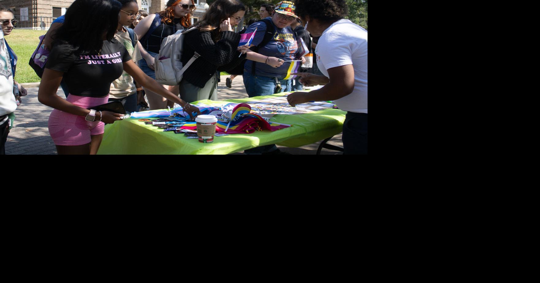 SFA students come out to support Pride Alliance | Gallery | thepinelog.com