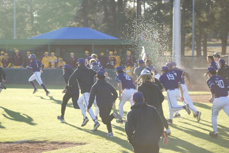 SFA Baseball wins against the CMU Chippewas 6-5 | Sports | thepinelog.com