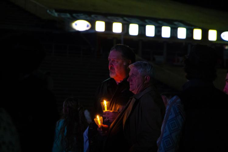 Community gathers to mourn loss of students | | thepinelog.com