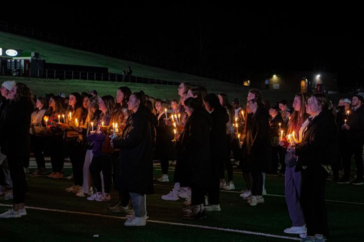 Community gathers to mourn loss of students | | thepinelog.com