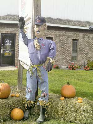 Scarecrows brighten downtown area | Latest | thepostandmail.com
